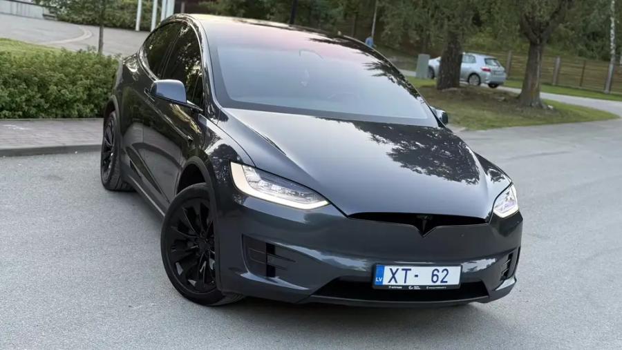 Grey Tesla Model X 2018 in Jurmala, with an engine capacity of 0.00 L and mileage of 100 thousand km for 27000 €, photo 11 on AUTOMOTO.COM.LV
