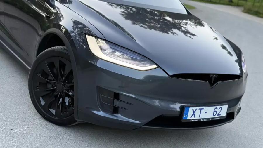 Grey Tesla Model X 2018 in Jurmala, with an engine capacity of 0.00 L and mileage of 100 thousand km for 27000 €, photo 12 on AUTOMOTO.COM.LV