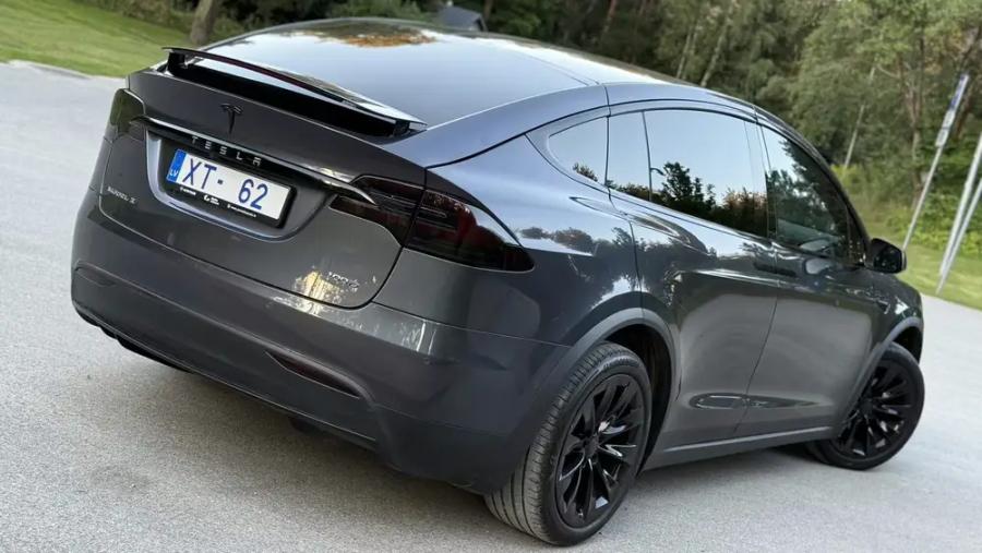 Grey Tesla Model X 2018 in Jurmala, with an engine capacity of 0.00 L and mileage of 100 thousand km for 27000 €, photo 16 on AUTOMOTO.COM.LV
