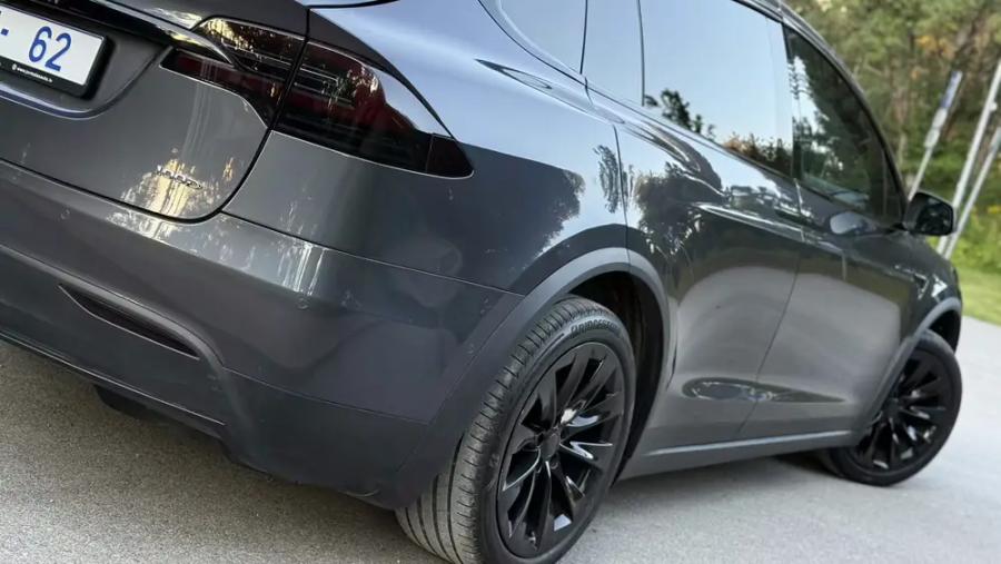 Grey Tesla Model X 2018 in Jurmala, with an engine capacity of 0.00 L and mileage of 100 thousand km for 27000 €, photo 17 on AUTOMOTO.COM.LV