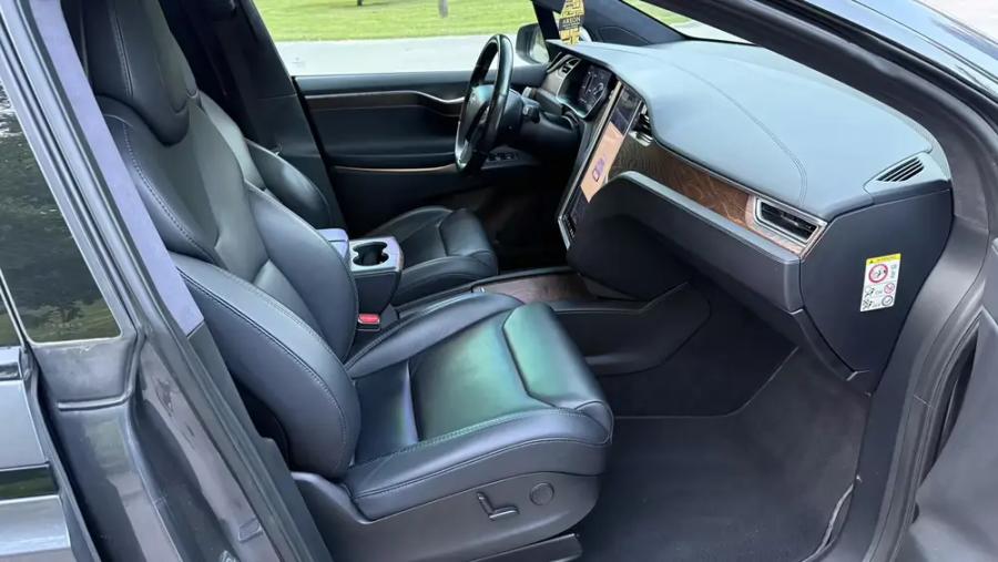 Grey Tesla Model X 2018 in Jurmala, with an engine capacity of 0.00 L and mileage of 100 thousand km for 27000 €, photo 18 on AUTOMOTO.COM.LV