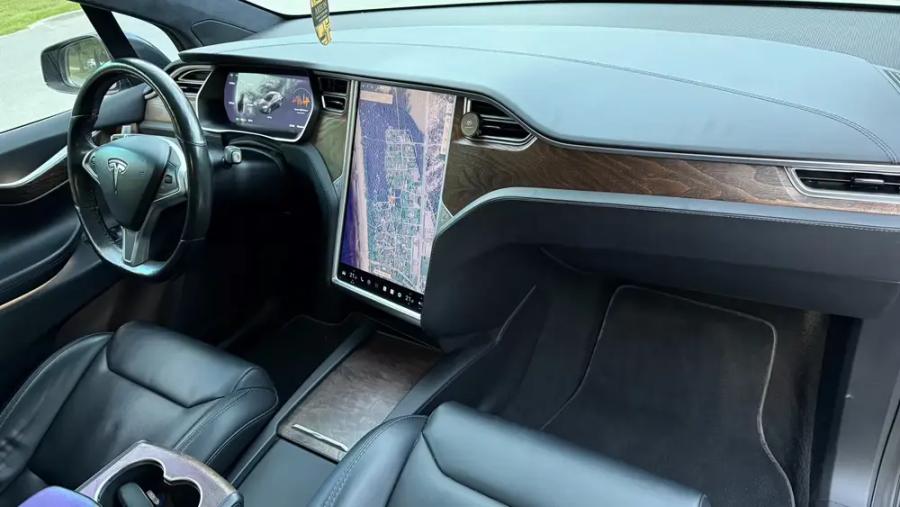 Grey Tesla Model X 2018 in Jurmala, with an engine capacity of 0.00 L and mileage of 100 thousand km for 27000 €, photo 20 on AUTOMOTO.COM.LV