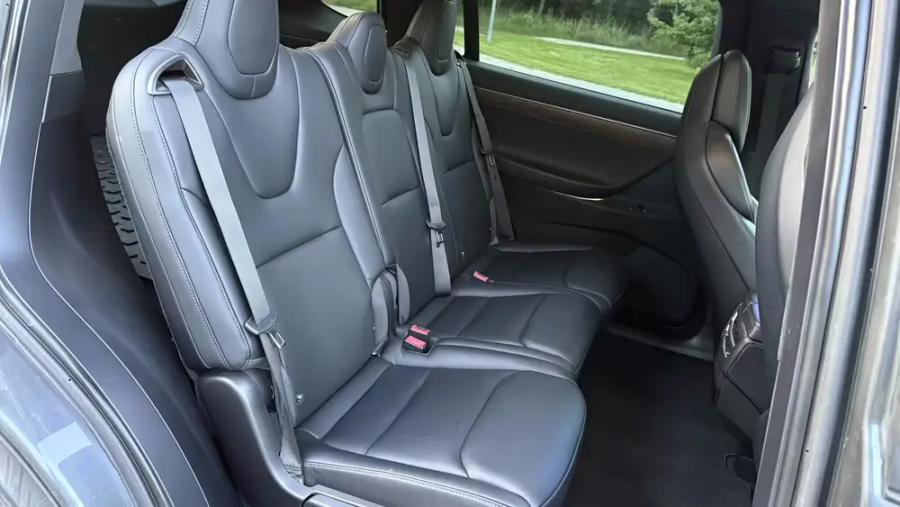 Grey Tesla Model X 2018 in Jurmala, with an engine capacity of 0.00 L and mileage of 100 thousand km for 27000 €, photo 21 on AUTOMOTO.COM.LV