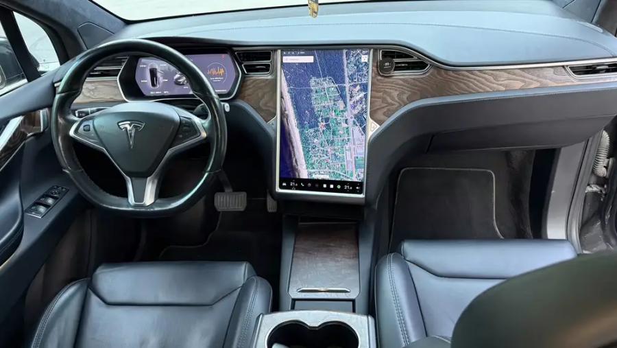 Grey Tesla Model X 2018 in Jurmala, with an engine capacity of 0.00 L and mileage of 100 thousand km for 27000 €, photo 23 on AUTOMOTO.COM.LV