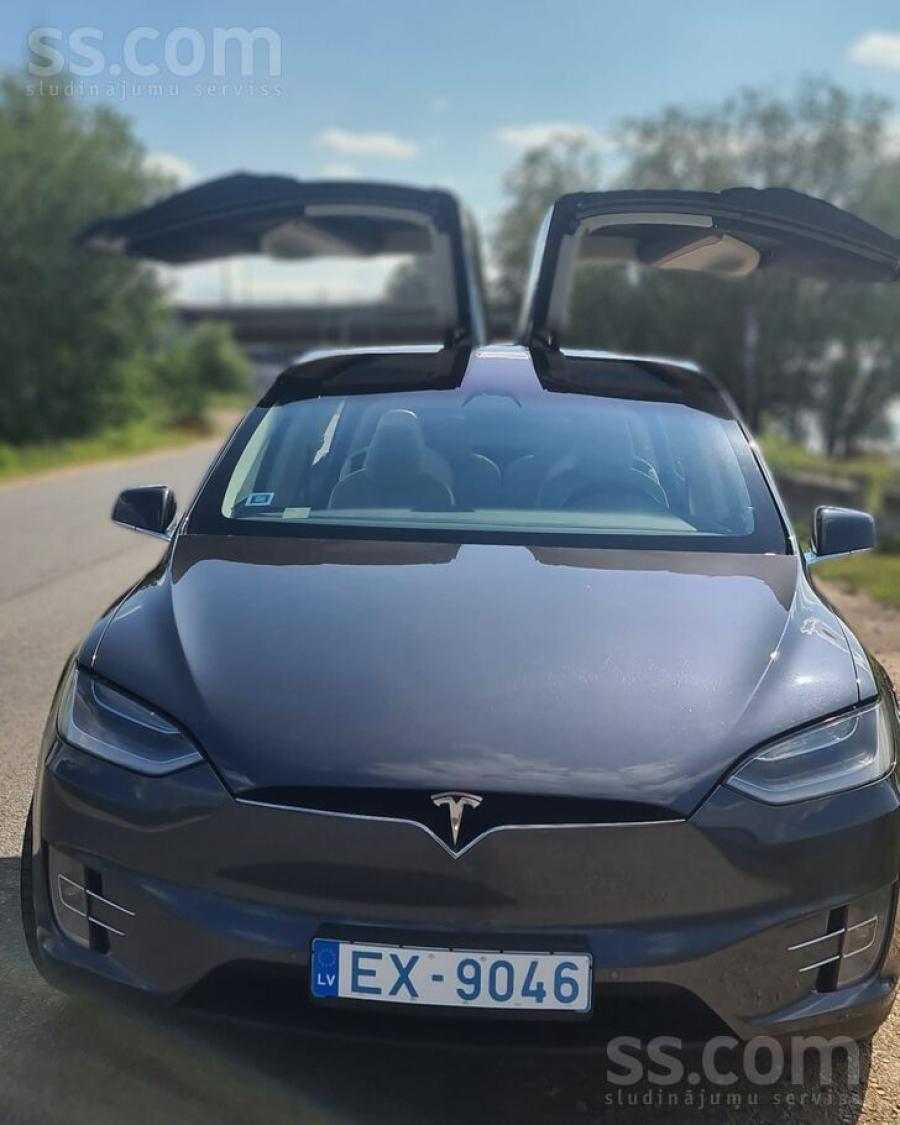 Grey Tesla Model X 2018 in Riga, with an engine capacity of 0.00 L and mileage of 138 thousand km for 30500 €, photo 1 on AUTOMOTO.COM.LV