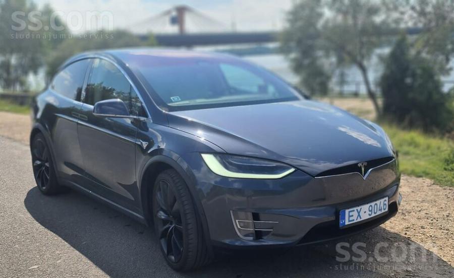 Grey Tesla Model X 2018 in Riga, with an engine capacity of 0.00 L and mileage of 138 thousand km for 30500 €, photo 3 on AUTOMOTO.COM.LV