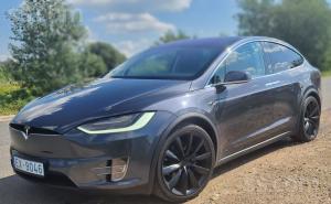 Grey Tesla Model X 2018 in Riga, with an engine capacity of 0.00 L and mileage of 138 thousand km for 30500 €, photo 4 on AUTOMOTO.COM.LV