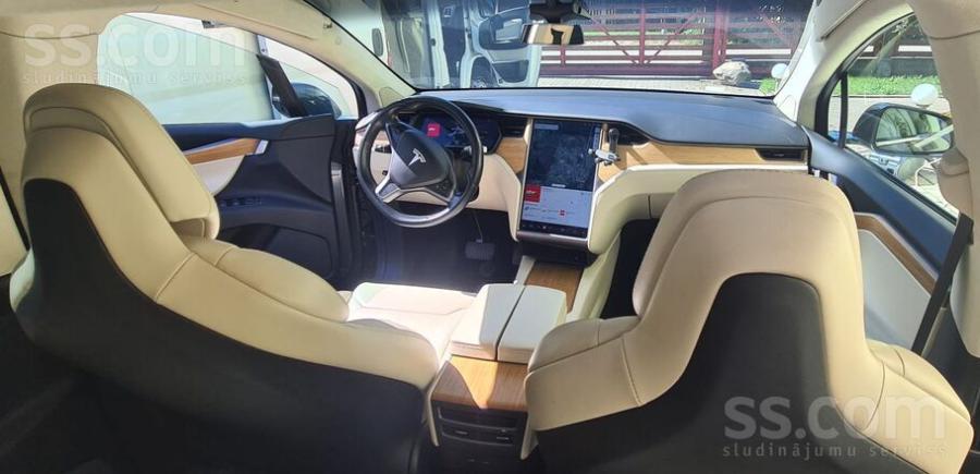 Grey Tesla Model X 2018 in Riga, with an engine capacity of 0.00 L and mileage of 138 thousand km for 30500 €, photo 6 on AUTOMOTO.COM.LV