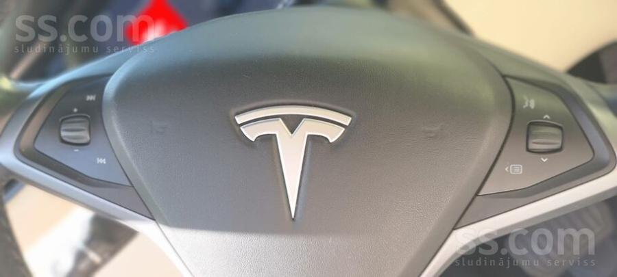Grey Tesla Model X 2018 in Riga, with an engine capacity of 0.00 L and mileage of 138 thousand km for 30500 €, photo 9 on AUTOMOTO.COM.LV