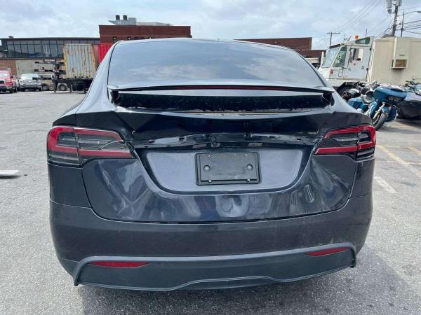 Pelēks Tesla Model X 2023 Kauņa, ar dzinēja tilpumu 0.00 L un nobraukumu 70 tūkst. km par 25800 €, foto 1 vietnē AUTOMOTO.COM.LV
