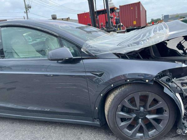Pelēks Tesla Model X 2023 Kauņa, ar dzinēja tilpumu 0.00 L un nobraukumu 70 tūkst. km par 25800 €, foto 3 vietnē AUTOMOTO.COM.LV