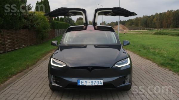 Tesla Model X 2016 Rīga vietnē Pelēks Tesla Model X 2016 Rīga, ar dzinēja tilpumu 0.00 L un nobraukumu 149 tūkst. km par 20900 €, foto 1 vietnē AUTOMOTO.COM.LV