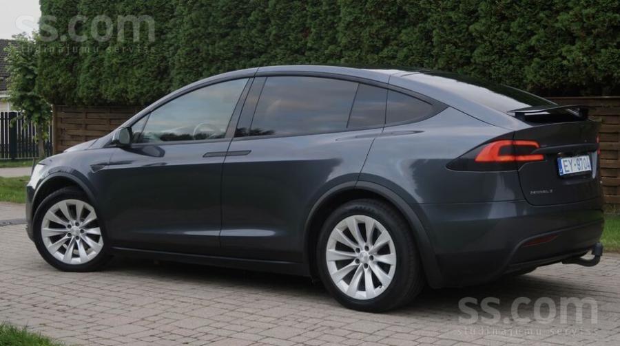 Grey Tesla Model X 2016 in Riga, with an engine capacity of 0.00 L and mileage of 149 thousand km for 20900 €, photo 4 on AUTOMOTO.COM.LV