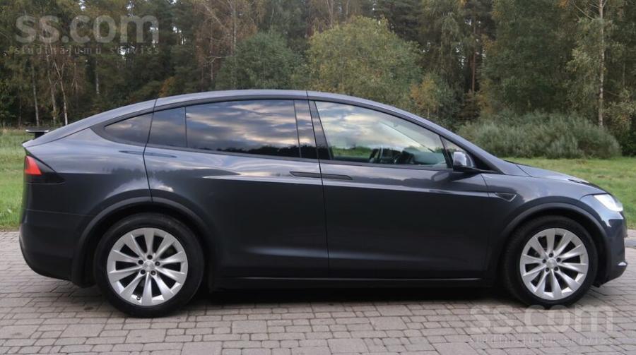 Grey Tesla Model X 2016 in Riga, with an engine capacity of 0.00 L and mileage of 149 thousand km for 20900 €, photo 8 on AUTOMOTO.COM.LV