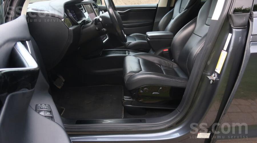 Grey Tesla Model X 2016 in Riga, with an engine capacity of 0.00 L and mileage of 149 thousand km for 20900 €, photo 12 on AUTOMOTO.COM.LV