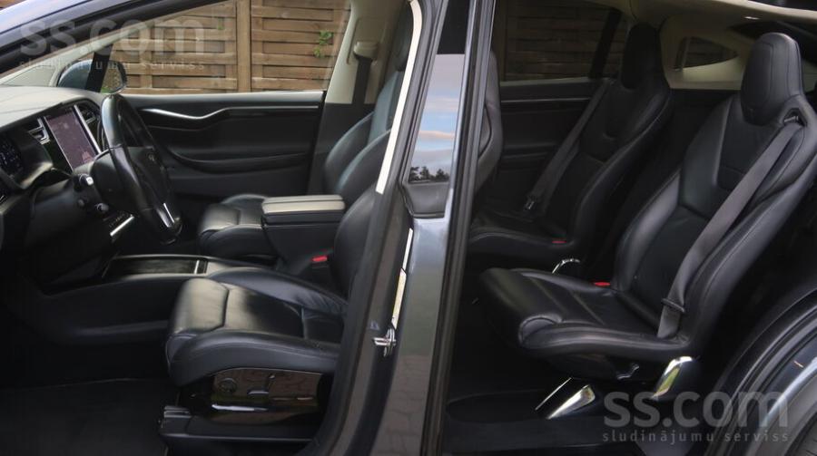 Grey Tesla Model X 2016 in Riga, with an engine capacity of 0.00 L and mileage of 149 thousand km for 20900 €, photo 13 on AUTOMOTO.COM.LV