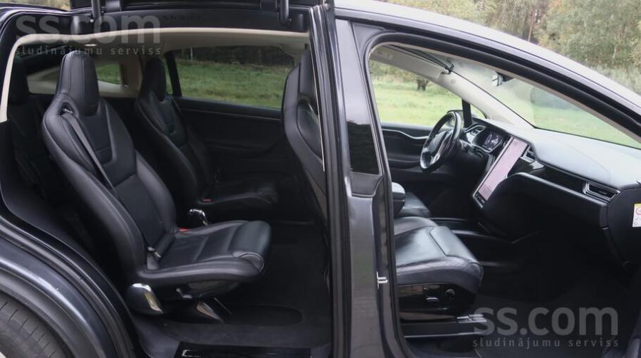 Grey Tesla Model X 2016 in Riga, with an engine capacity of 0.00 L and mileage of 149 thousand km for 20900 €, photo 18 on AUTOMOTO.COM.LV