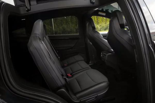 Grey Tesla Model X 2018 in Jelgava, with an engine capacity of 0.00 L and mileage of 167 thousand km for 31000 €, photo 10 on AUTOMOTO.COM.LV
