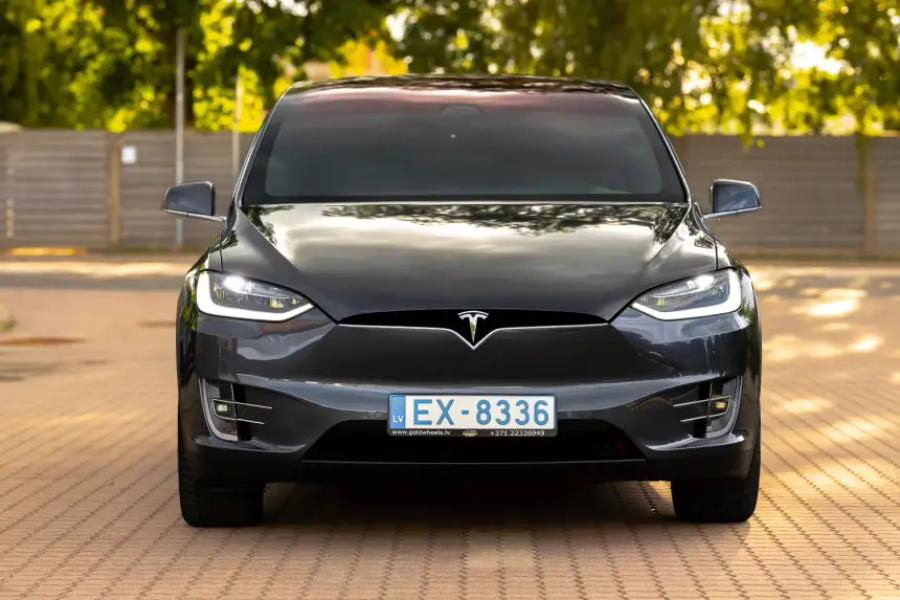 Pelēks Tesla Model X 2018 Jelgava, ar dzinēja tilpumu 0.00 L un nobraukumu 167 tūkst. km par 31000 €, foto 4 vietnē AUTOMOTO.COM.LV