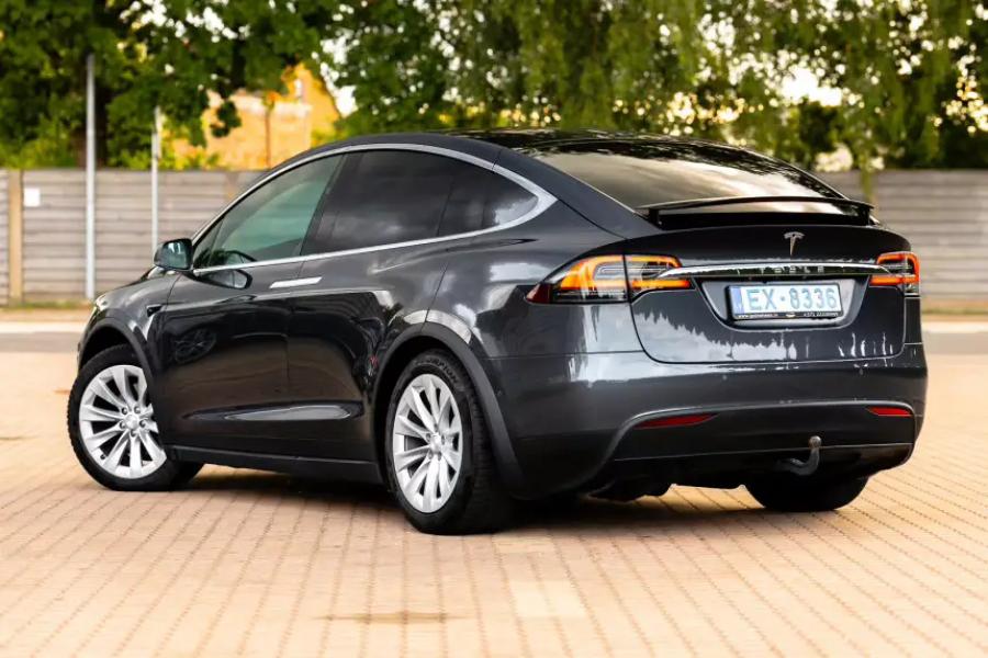 Pelēks Tesla Model X 2018 Jelgava, ar dzinēja tilpumu 0.00 L un nobraukumu 167 tūkst. km par 31000 €, foto 5 vietnē AUTOMOTO.COM.LV