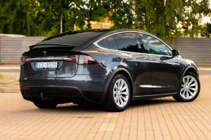 Pelēks Tesla Model X 2018 Jelgava, ar dzinēja tilpumu 0.00 L un nobraukumu 167 tūkst. km par 31000 €, foto 6 vietnē AUTOMOTO.COM.LV