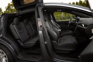 Pelēks Tesla Model X 2018 Jelgava, ar dzinēja tilpumu 0.00 L un nobraukumu 167 tūkst. km par 31000 €, foto 9 vietnē AUTOMOTO.COM.LV