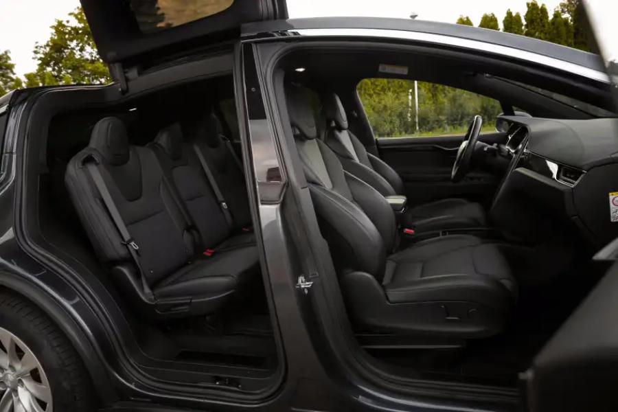 Pelēks Tesla Model X 2018 Jelgava, ar dzinēja tilpumu 0.00 L un nobraukumu 167 tūkst. km par 31000 €, foto 9 vietnē AUTOMOTO.COM.LV