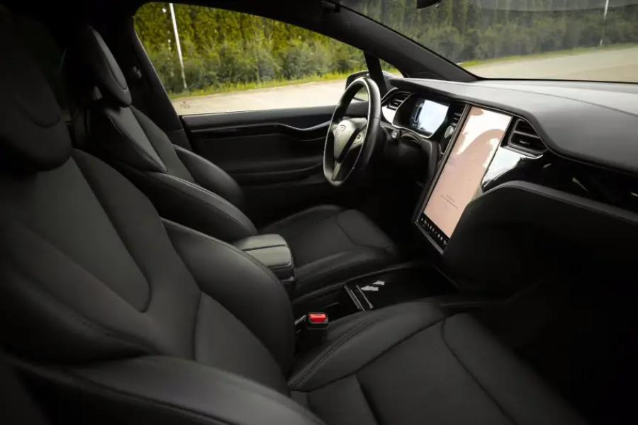 Pelēks Tesla Model X 2018 Jelgava, ar dzinēja tilpumu 0.00 L un nobraukumu 167 tūkst. km par 31000 €, foto 10 vietnē AUTOMOTO.COM.LV