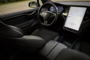Pelēks Tesla Model X 2018 Jelgava, ar dzinēja tilpumu 0.00 L un nobraukumu 167 tūkst. km par 31000 €, foto 13 vietnē AUTOMOTO.COM.LV