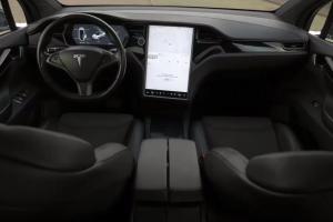 Pelēks Tesla Model X 2018 Jelgava, ar dzinēja tilpumu 0.00 L un nobraukumu 167 tūkst. km par 31000 €, foto 14 vietnē AUTOMOTO.COM.LV