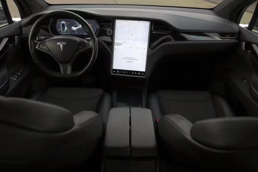 Pelēks Tesla Model X 2018 Jelgava, ar dzinēja tilpumu 0.00 L un nobraukumu 167 tūkst. km par 31000 €, foto 14 vietnē AUTOMOTO.COM.LV