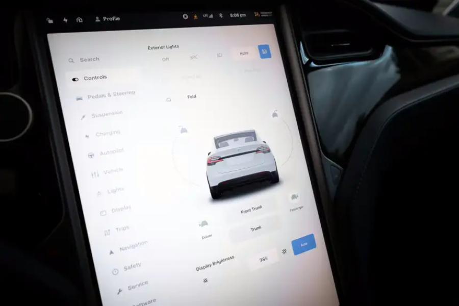 Pelēks Tesla Model X 2018 Jelgava, ar dzinēja tilpumu 0.00 L un nobraukumu 167 tūkst. km par 31000 €, foto 21 vietnē AUTOMOTO.COM.LV