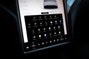 Pelēks Tesla Model X 2018 Jelgava, ar dzinēja tilpumu 0.00 L un nobraukumu 167 tūkst. km par 31000 €, foto 22 vietnē AUTOMOTO.COM.LV