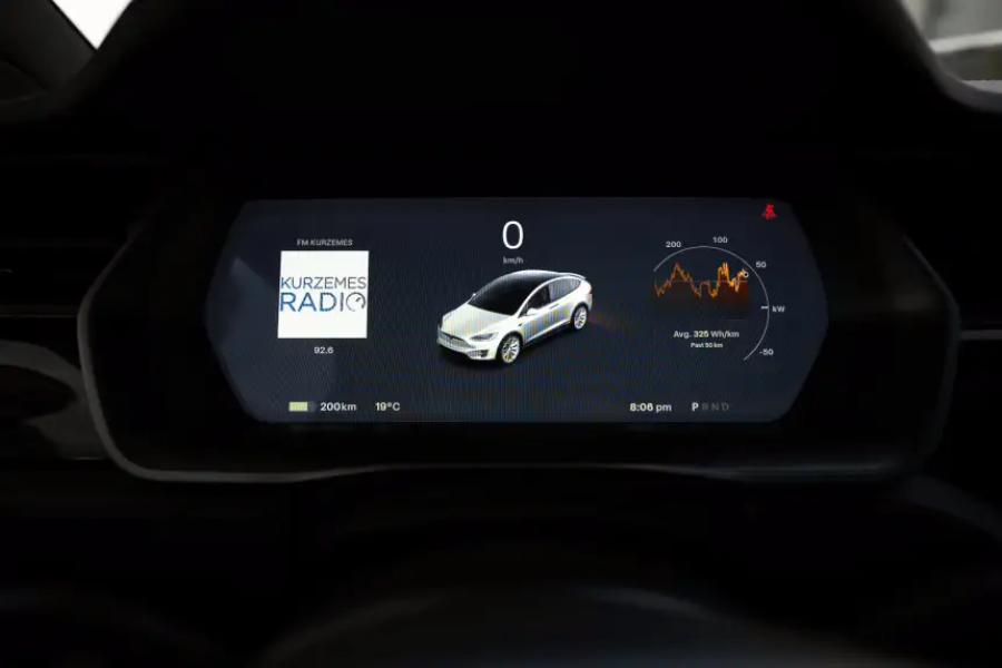 Pelēks Tesla Model X 2018 Jelgava, ar dzinēja tilpumu 0.00 L un nobraukumu 167 tūkst. km par 31000 €, foto 23 vietnē AUTOMOTO.COM.LV