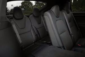 Pelēks Tesla Model X 2018 Jelgava, ar dzinēja tilpumu 0.00 L un nobraukumu 167 tūkst. km par 31000 €, foto 26 vietnē AUTOMOTO.COM.LV