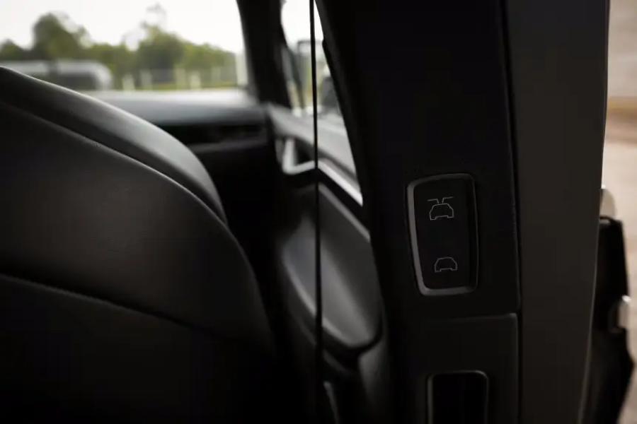 Pelēks Tesla Model X 2018 Jelgava, ar dzinēja tilpumu 0.00 L un nobraukumu 167 tūkst. km par 31000 €, foto 27 vietnē AUTOMOTO.COM.LV