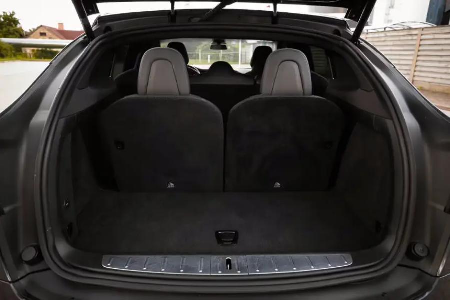 Pelēks Tesla Model X 2018 Jelgava, ar dzinēja tilpumu 0.00 L un nobraukumu 167 tūkst. km par 31000 €, foto 28 vietnē AUTOMOTO.COM.LV