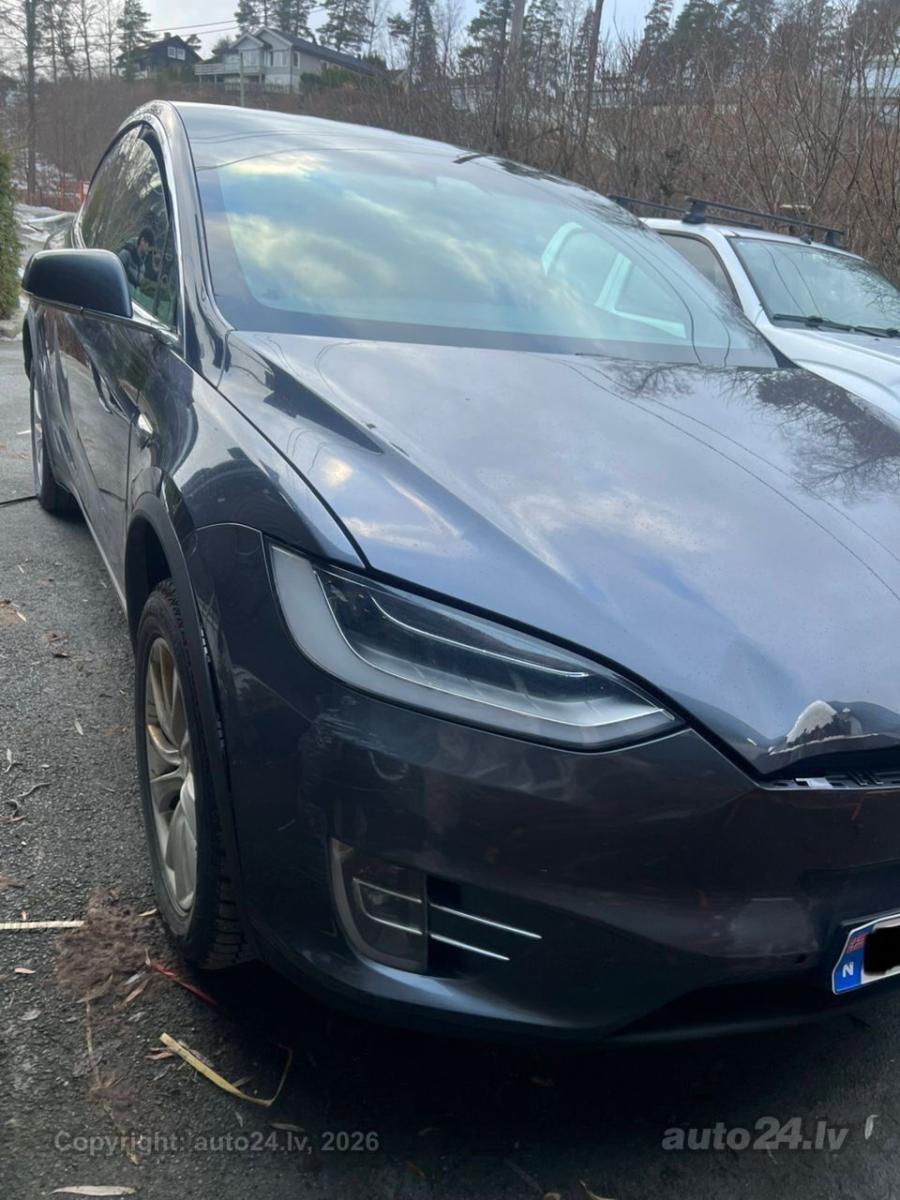 Pelēks Tesla Model X 2018 Tallina, ar dzinēja tilpumu 0.00 L un nobraukumu 226 tūkst. km par 13900 €, foto 1 vietnē AUTOMOTO.COM.LV