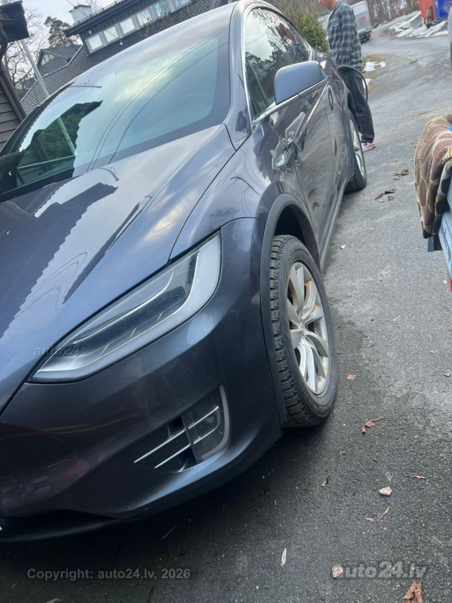 Pelēks Tesla Model X 2018 Tallina, ar dzinēja tilpumu 0.00 L un nobraukumu 226 tūkst. km par 13900 €, foto 2 vietnē AUTOMOTO.COM.LV