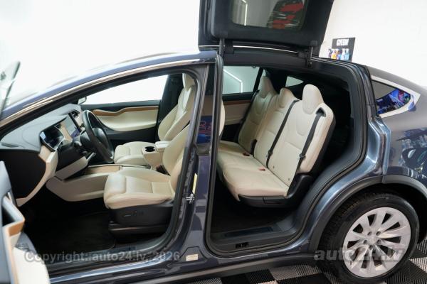 Tesla Model X 2020 Tallina vietnē Pelēks Tesla Model X 2020 Tallina, ar dzinēja tilpumu 0.00 L un nobraukumu 125 tūkst. km par 34990 €, foto 4 vietnē AUTOMOTO.COM.LV