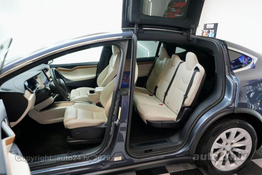 Grey Tesla Model X 2020 in Tallinn, with an engine capacity of 0.00 L and mileage of 125 thousand km for 34990 €, photo 4 on AUTOMOTO.COM.LV
