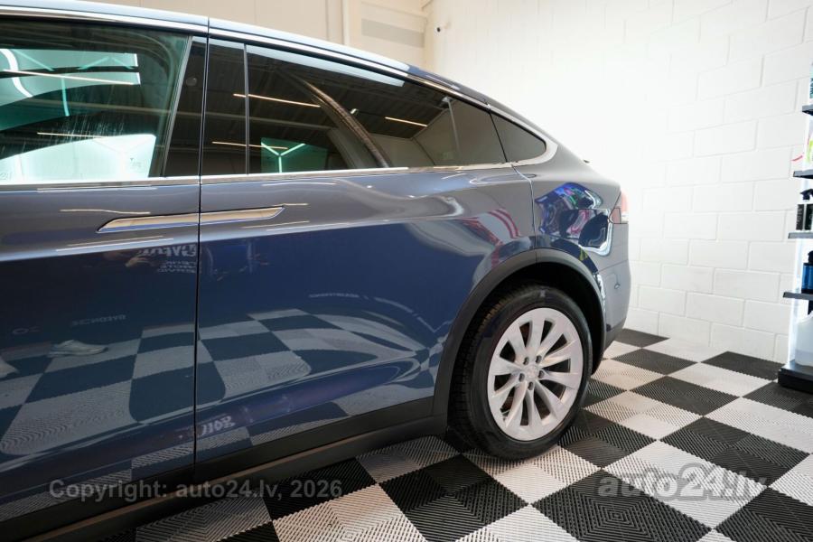 Grey Tesla Model X 2020 in Tallinn, with an engine capacity of 0.00 L and mileage of 125 thousand km for 34990 €, photo 8 on AUTOMOTO.COM.LV