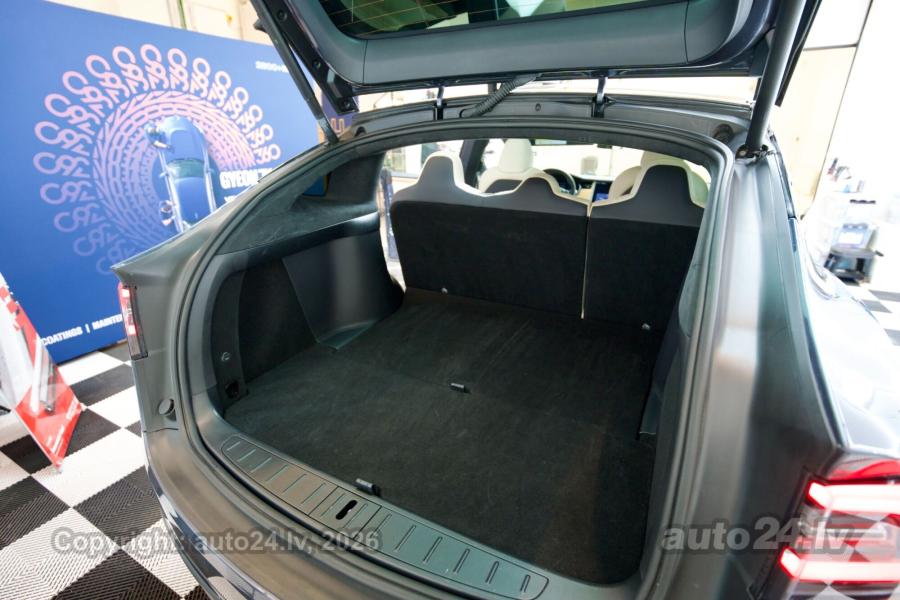 Grey Tesla Model X 2020 in Tallinn, with an engine capacity of 0.00 L and mileage of 125 thousand km for 34990 €, photo 12 on AUTOMOTO.COM.LV