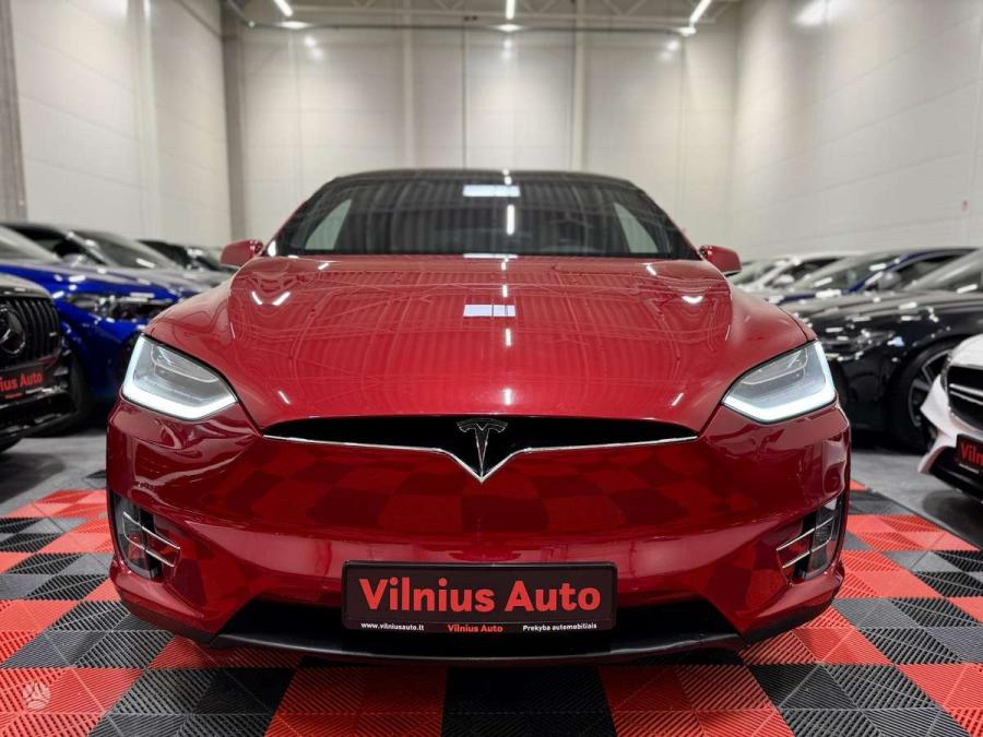 Red Tesla Model X 2016 in Vilnius, with an engine capacity of 0.00 L and mileage of 98 thousand km for 22999 €, photo 2 on AUTOMOTO.COM.LV