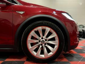 Red Tesla Model X 2016 in Vilnius, with an engine capacity of 0.00 L and mileage of 98 thousand km for 22999 €, photo 7 on AUTOMOTO.COM.LV