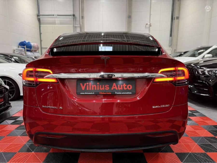 Sarkans Tesla Model X 2016 Viļņa, ar dzinēja tilpumu 0.00 L un nobraukumu 98 tūkst. km par 21000 €, foto 5 vietnē AUTOMOTO.COM.LV