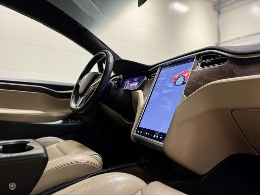 Sarkans Tesla Model X 2016 Viļņa, ar dzinēja tilpumu 0.00 L un nobraukumu 98 tūkst. km par 21000 €, foto 15 vietnē AUTOMOTO.COM.LV