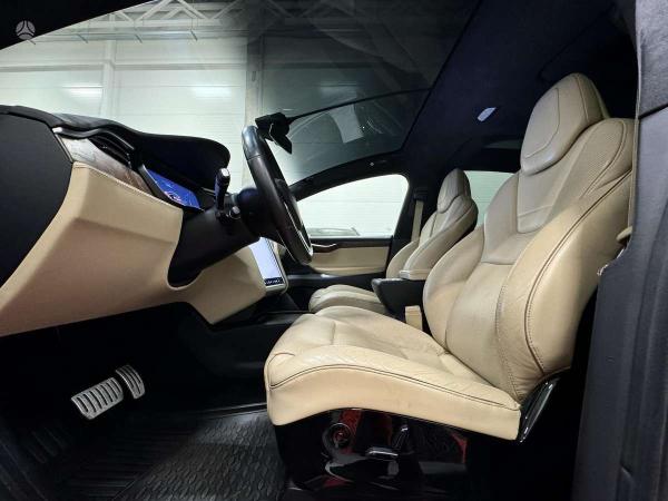 Sarkans Tesla Model X 2016 Viļņa, ar dzinēja tilpumu 0.00 L un nobraukumu 106 tūkst. km par 20000 €, foto 10 vietnē AUTOMOTO.COM.LV