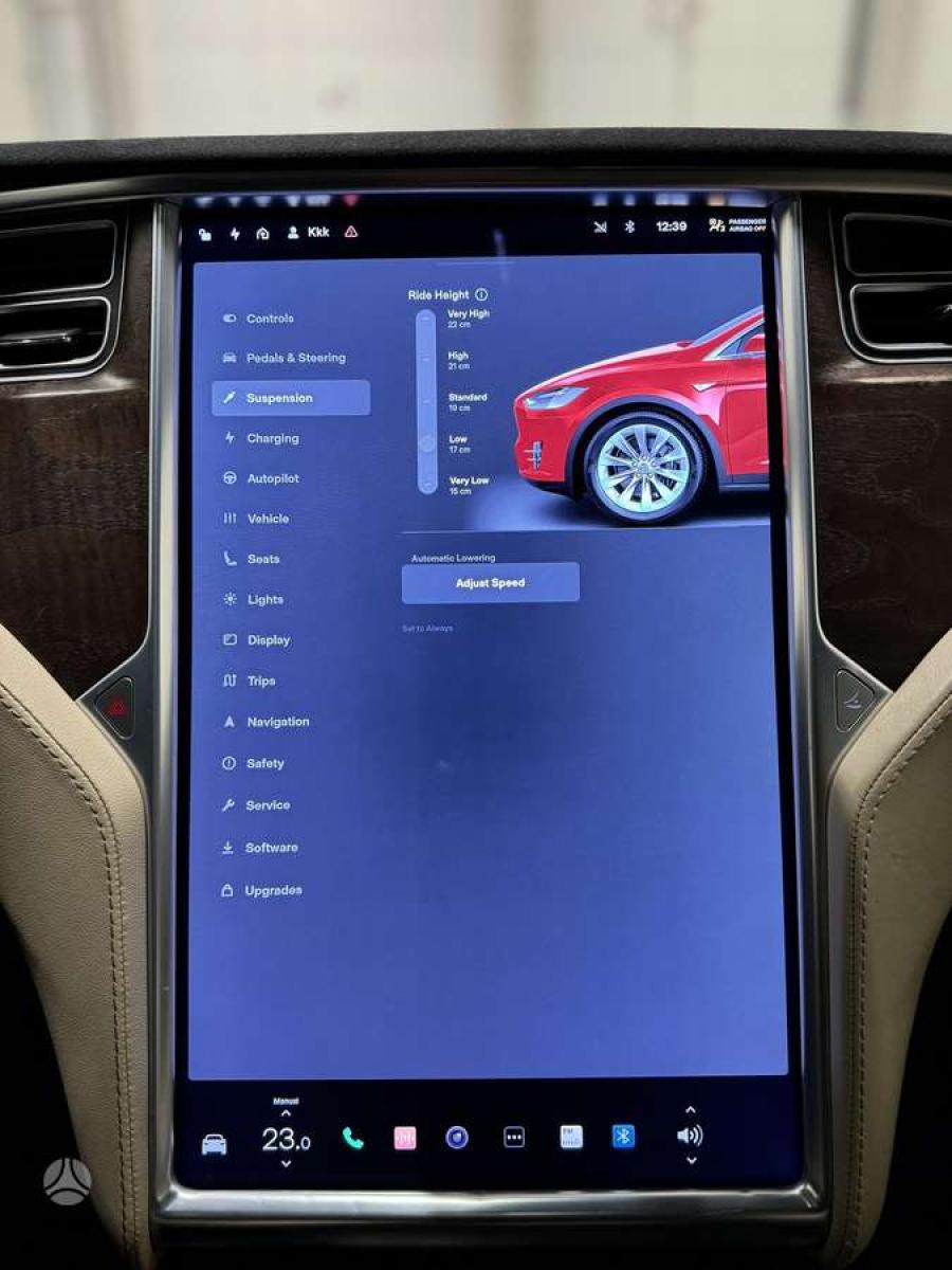 Red Tesla Model X 2016 in Vilnius, with an engine capacity of 0.00 L and mileage of 106 thousand km for 20000 €, photo 22 on AUTOMOTO.COM.LV