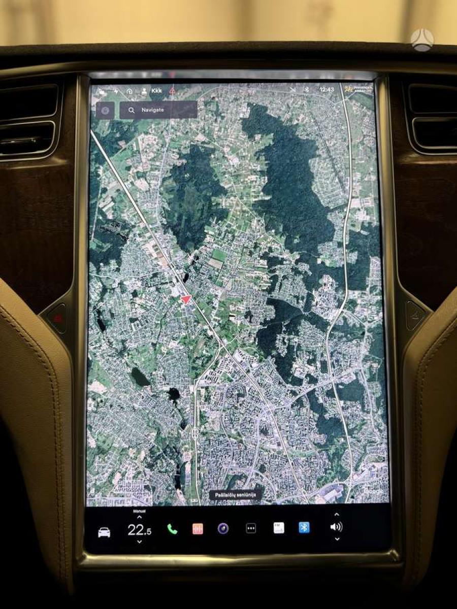 Red Tesla Model X 2016 in Vilnius, with an engine capacity of 0.00 L and mileage of 106 thousand km for 20000 €, photo 25 on AUTOMOTO.COM.LV